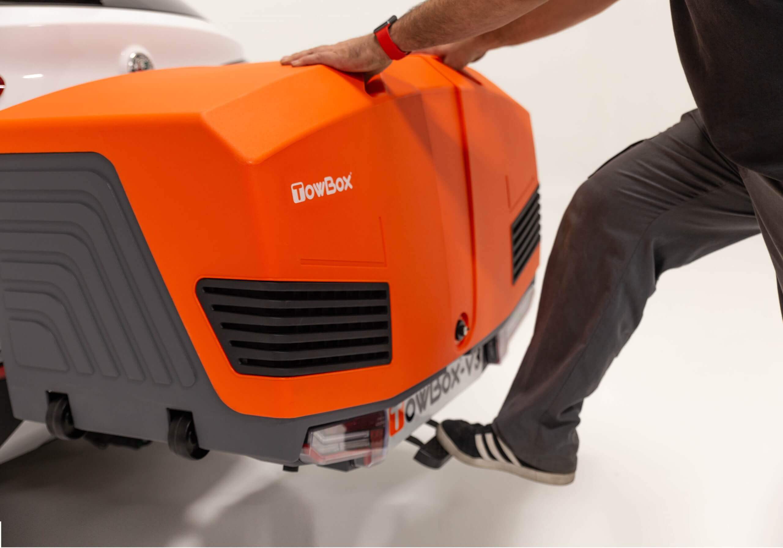 TowBox V3 towball-mounted 400L luggage box, white, TV3XGB0.